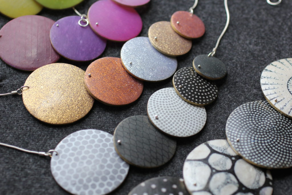 Learn To Make A Graduated Big D Necklace
